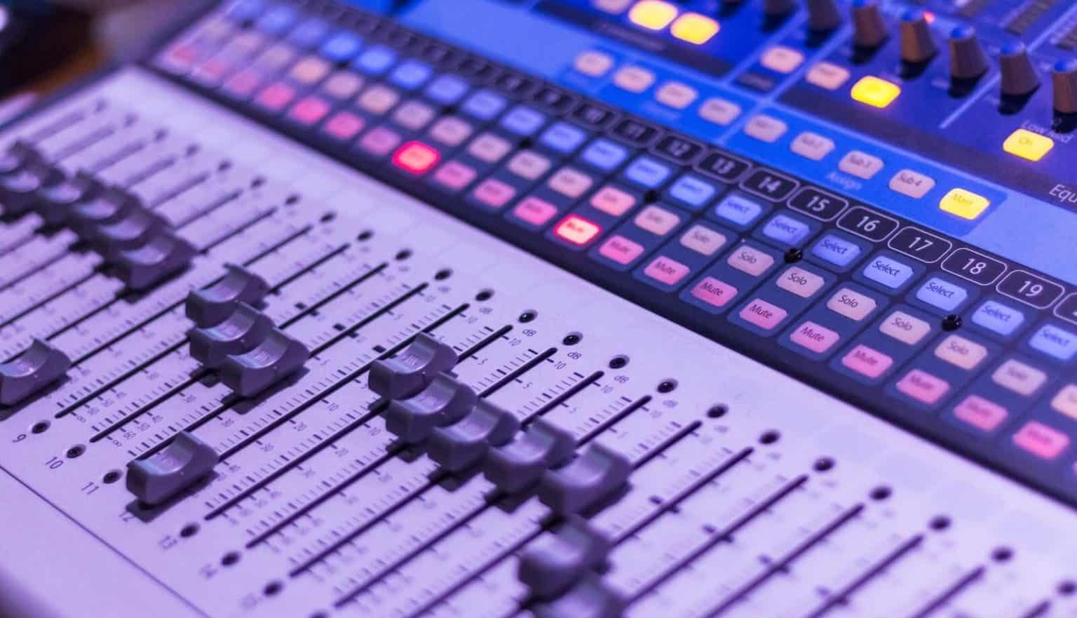 Best Equalizer Settings For Music (Complete Guide)