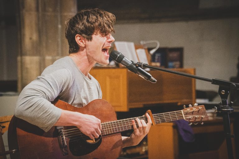 How To Have A Raspy Voice: Here's 10 Ways You Can - Play The Tunes